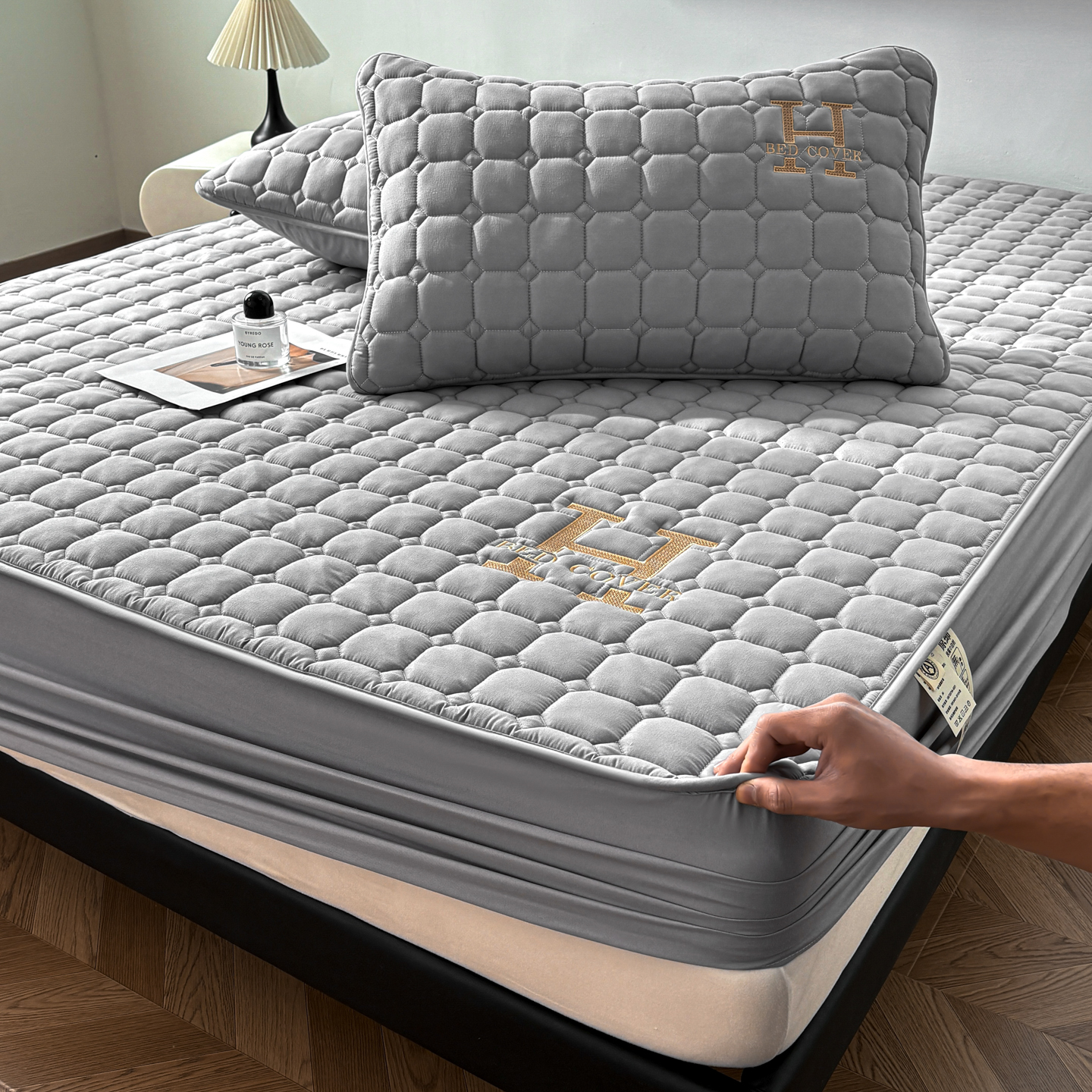 2026新款H款刺绣夹棉床笠-找家纺-就上找家纺网